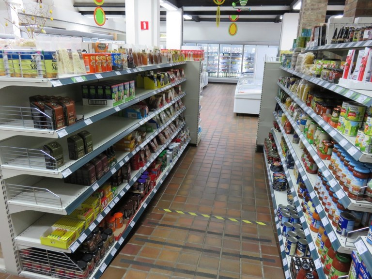 Finding vegan goodies. A visit to British shop Stonemanor, Everberg ...