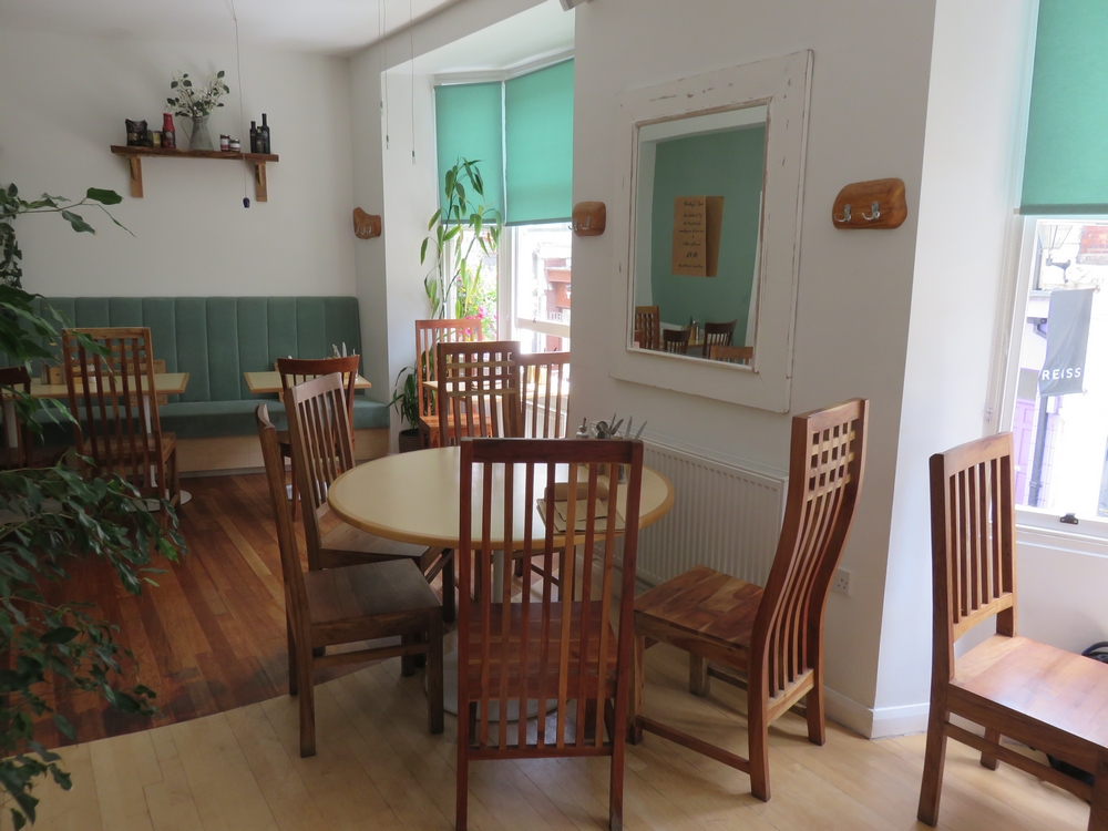 #50 A quick bite at vegan café VBites, Brighton (UK) **** | The Bruges ...
