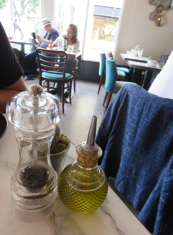 #142 Light lunch at vegan resto Redemption, London | The Bruges Vegan